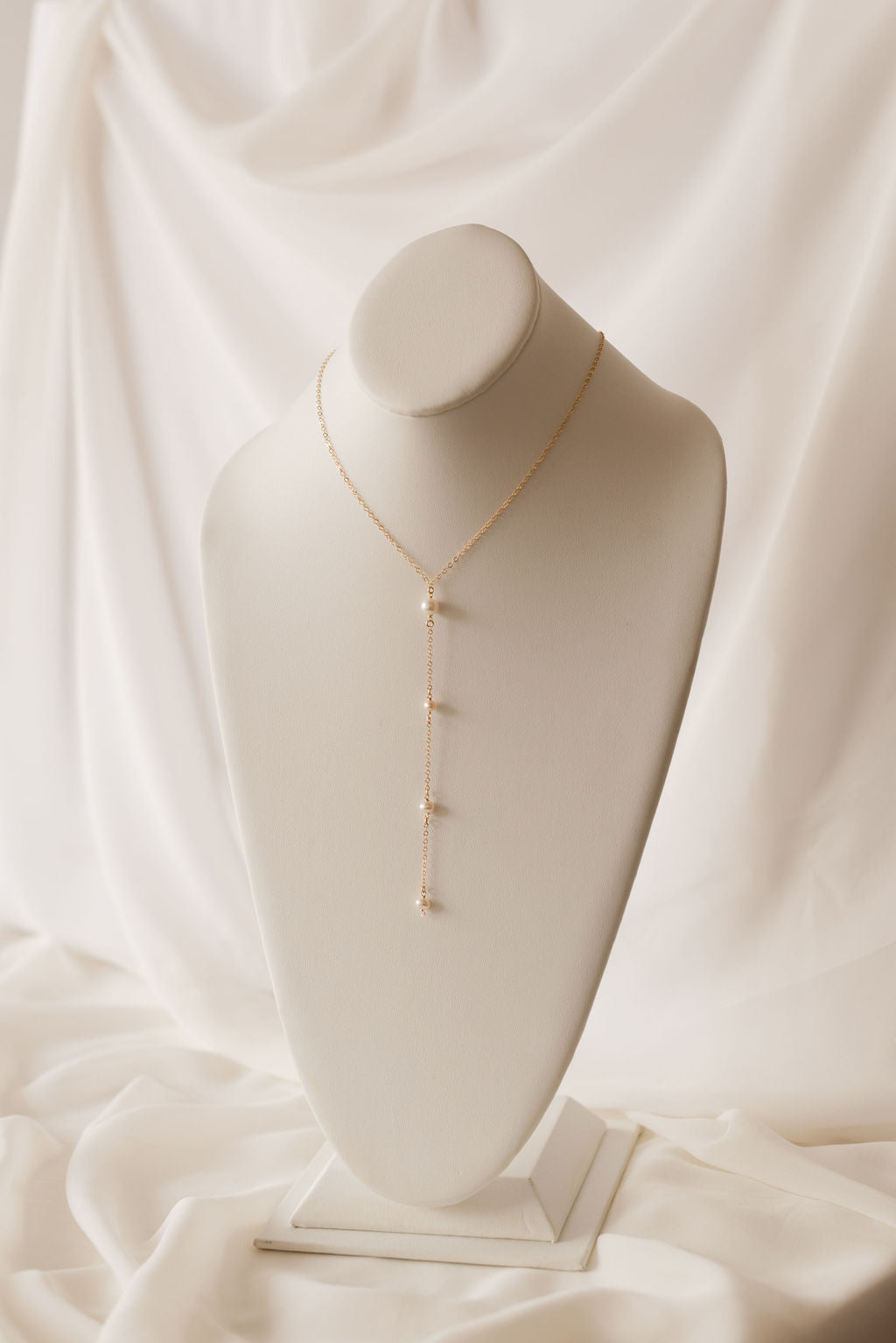 Pearl backdrop necklace store